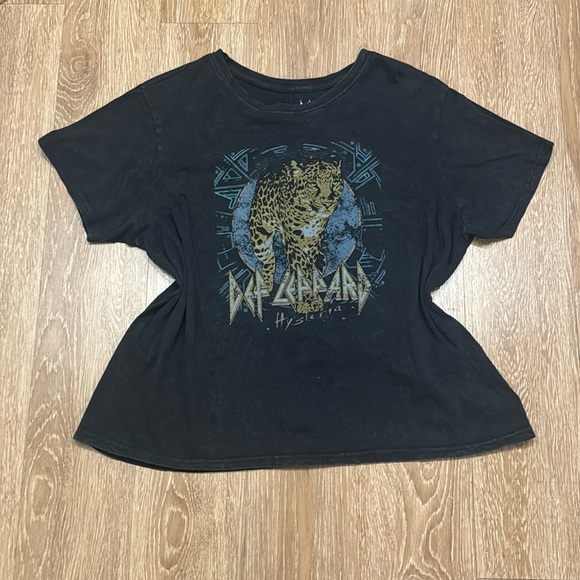 Def Leppard | Tops | Def Leppard Graphic Tshirt | Poshmark